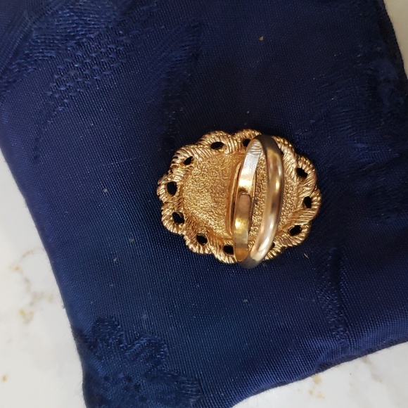 Sarah Coventry | Jewelry | Vintage Sarah Coventry Gold Tone Cameo Style ...